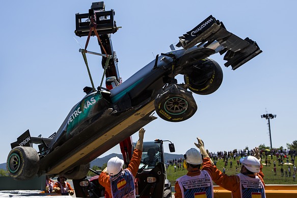 F1: Mercedes checked 1,200 parts after Spain crash | RACER